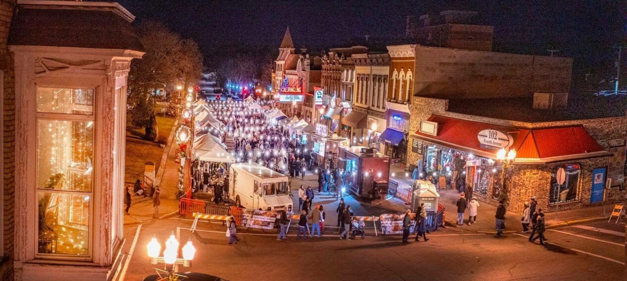 Sparkling Tradition: Baraboo's Christmas Light Parade and Christmas ...